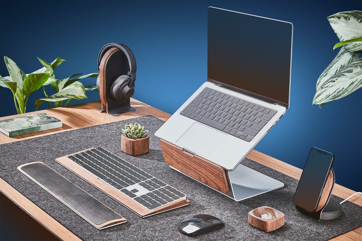 Qi2とは：ワイヤレス充電規格の特徴と対応機種・最新情報 | NORILOG（ノリログ）